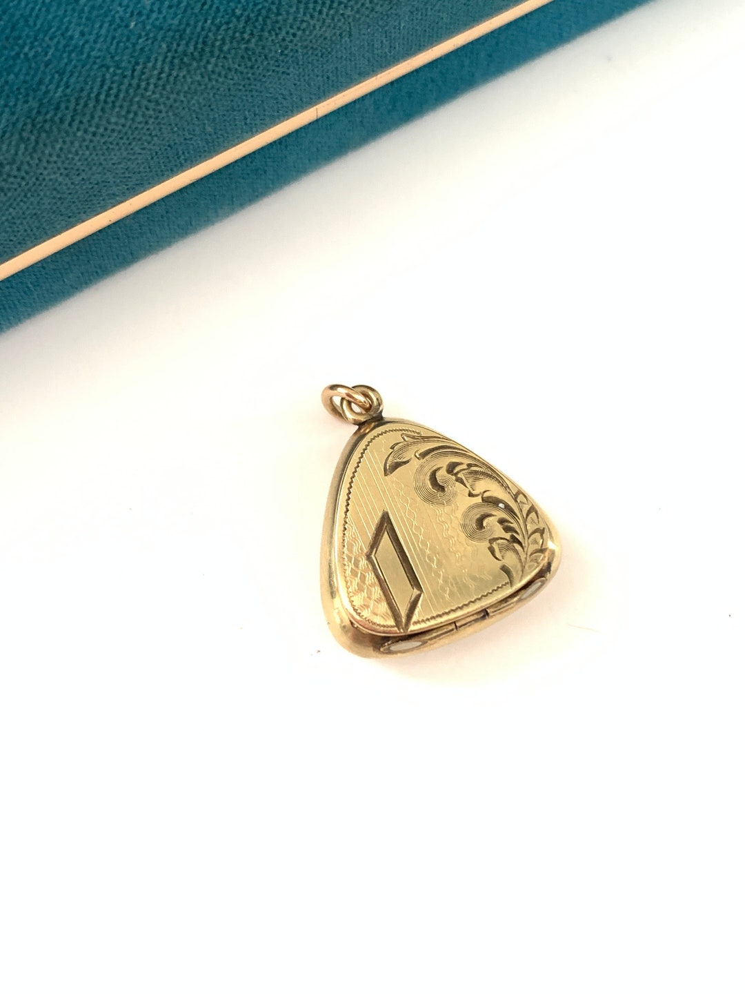 Vintage Gold Filled Vintage Triangle Etched Locket Keepsake Pendant ...