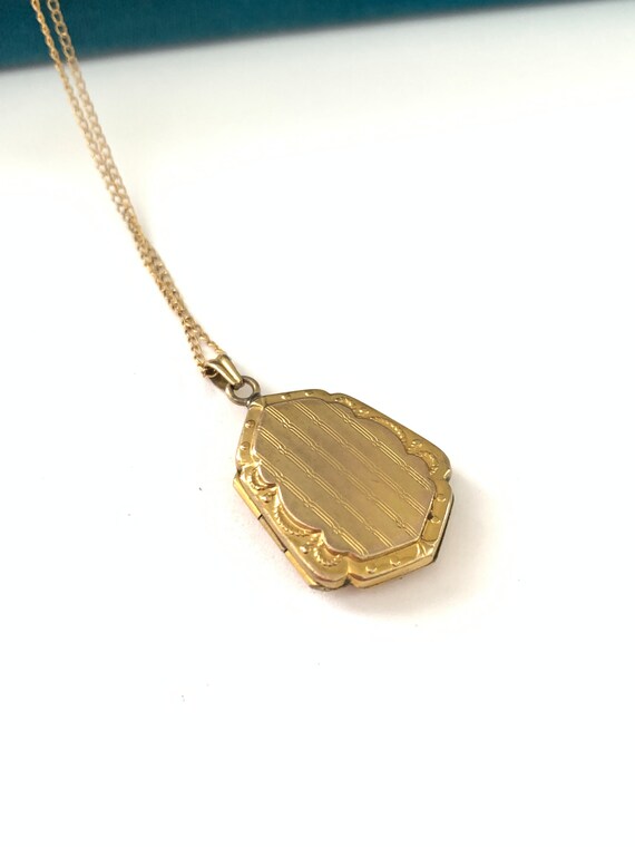 Vintage Sweet Petite Etched Art Deco Locket, Small Ph… - Gem