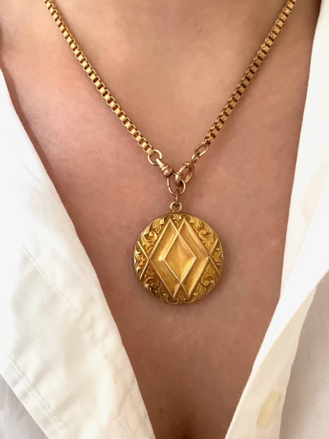 Gorgeous Vintage Interlocking Diamond Round Medallion Locket, Antique ...