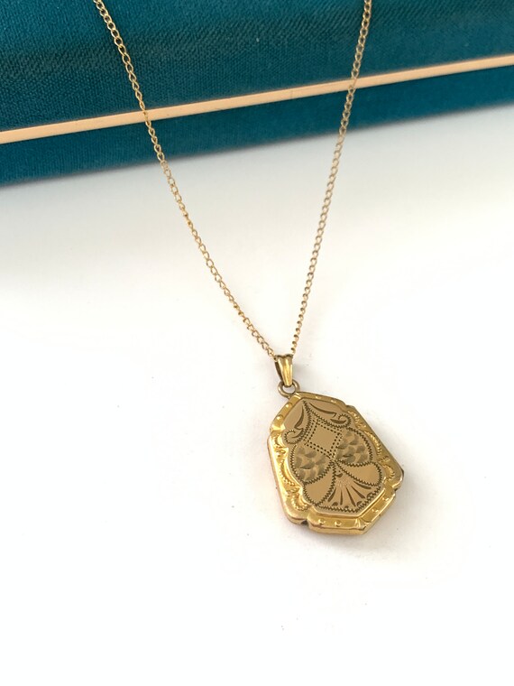 Vintage Sweet Petite Etched Art Deco Locket, Small Ph… - Gem