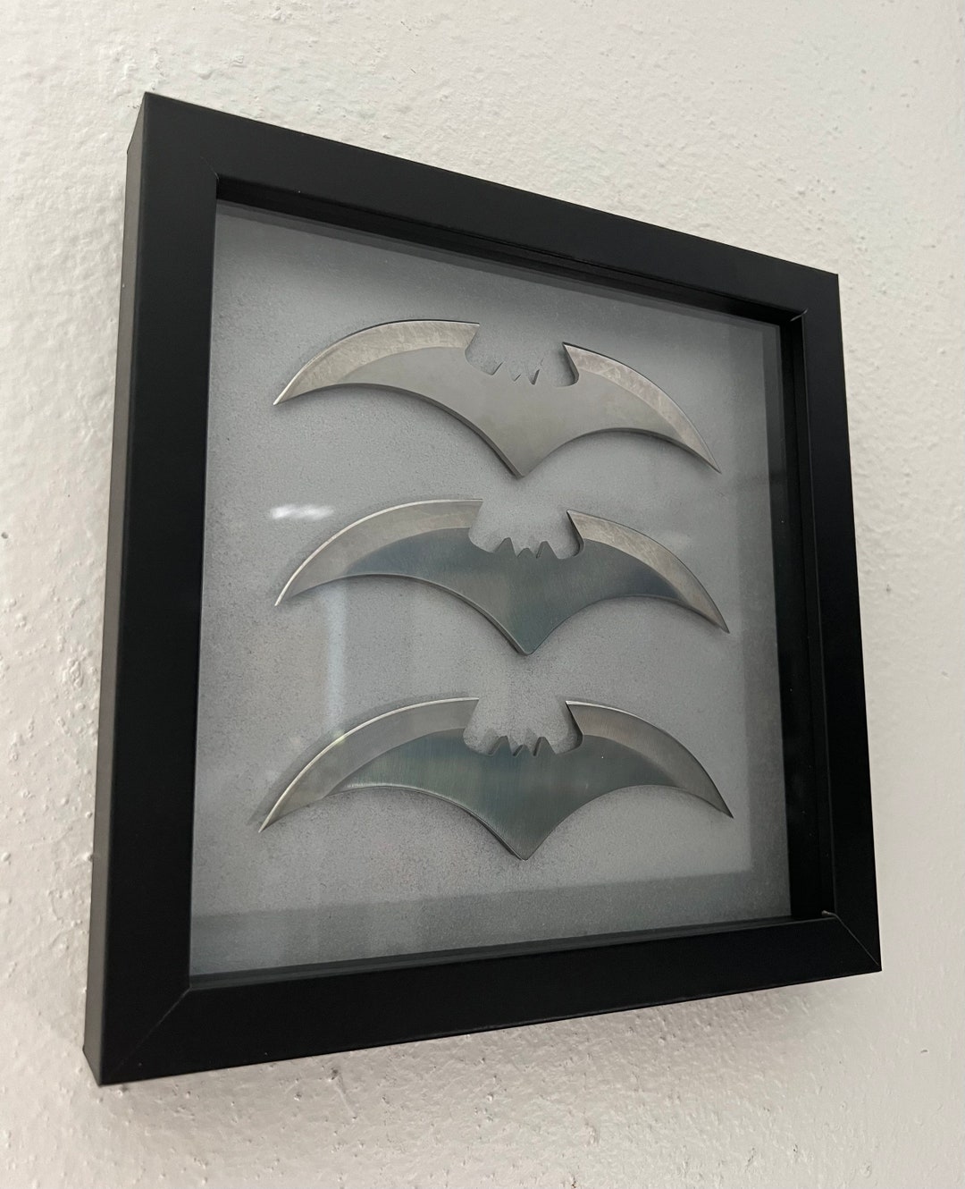 Emergency Batarangs Wall Mount Magnetic Display 3 Steel Comic ...