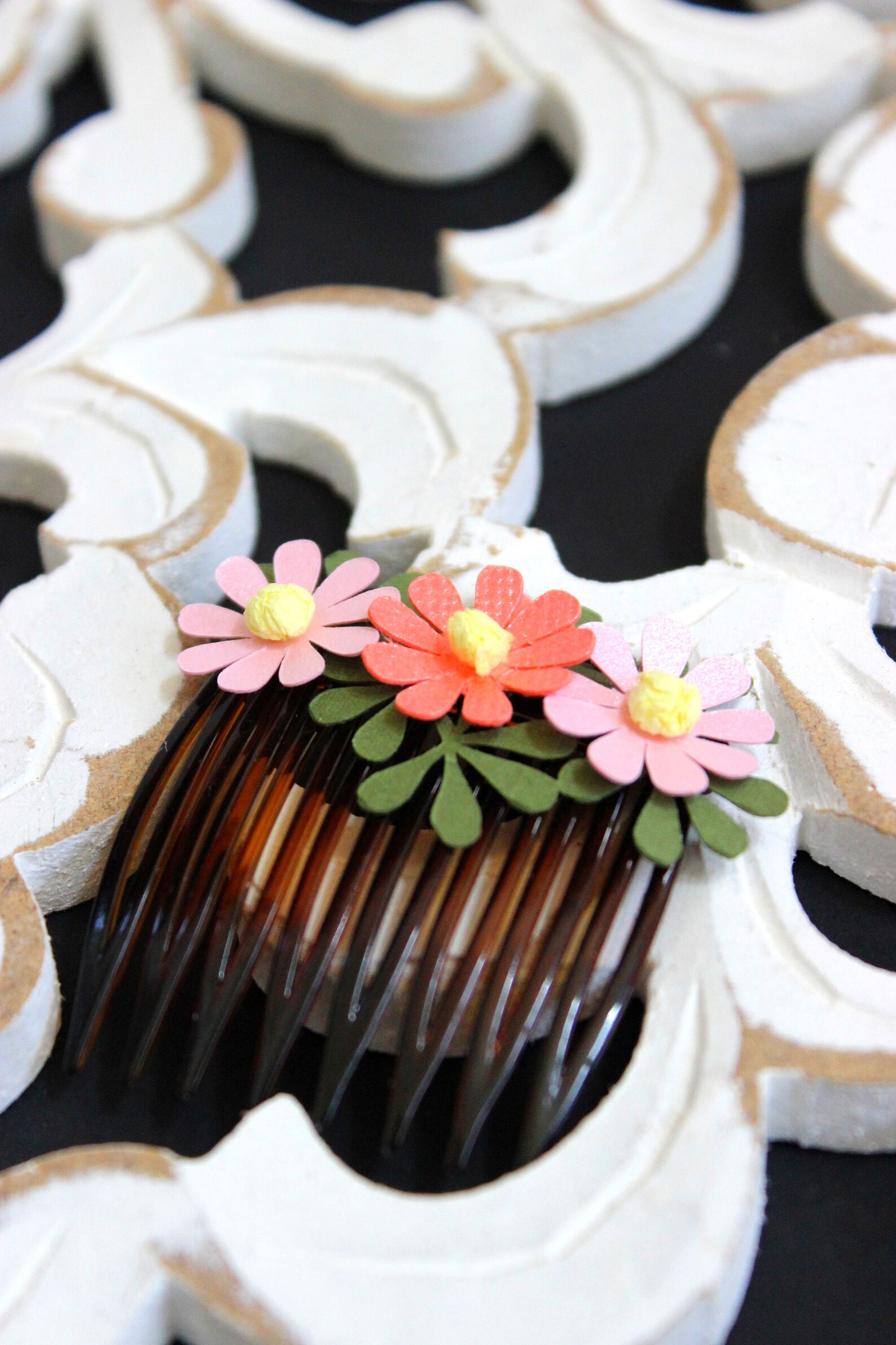 Petite Paper Daisy Hair Comb | Etsy