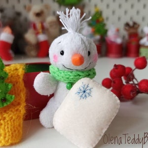 Mini Plush Snowman: Handmade Christmas Pocket Toy in Box - Etsy