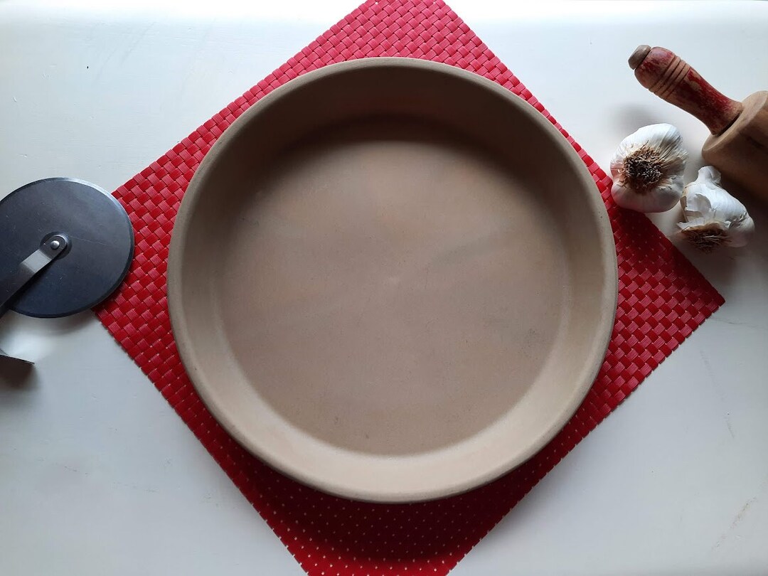 Pampered Chef Pizza Pan 11 Round Stoneware Baking Dish Family Heritage ...