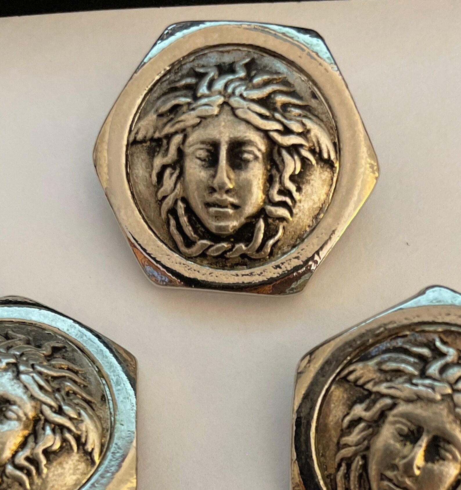 Gianni Versace Set of 3 Vintage Hexagonale Buttons Large Médusa HEAD - Etsy