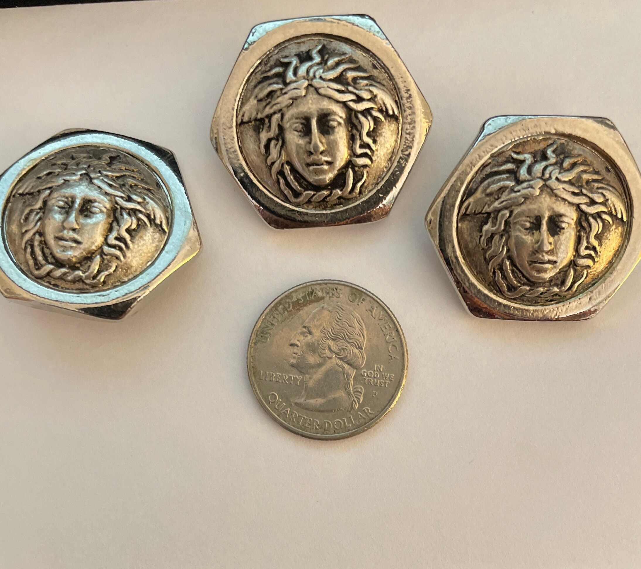 Gianni Versace Set of 3 Vintage Hexagonale Buttons Large Médusa HEAD - Etsy