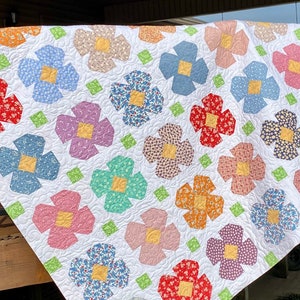 Floret Quilt Handmade; Flower Quilt; Colorful Petals Quilt - Etsy