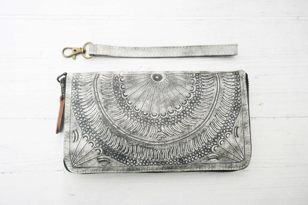 Handmade Leather Women’s Wallet – Vintage Style Purse, Everyday Gift - Etsy