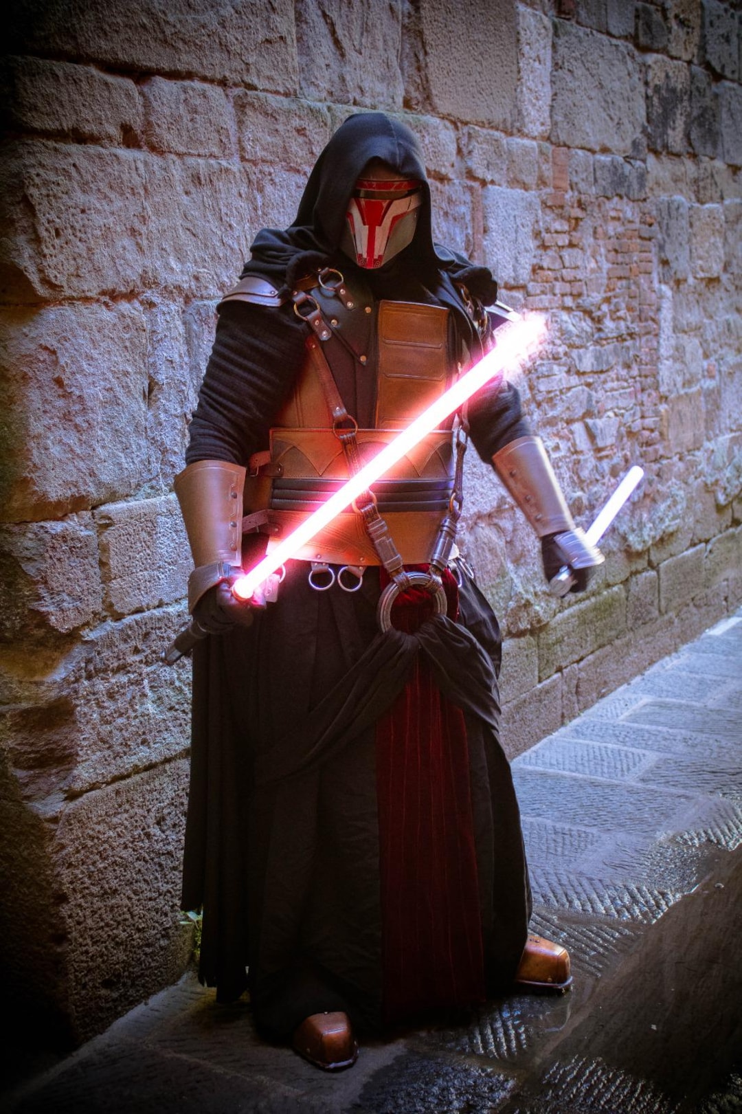 CLOAK - Star Wars Dark Revan approuvant le cosplay des Seigneurs Sith ...
