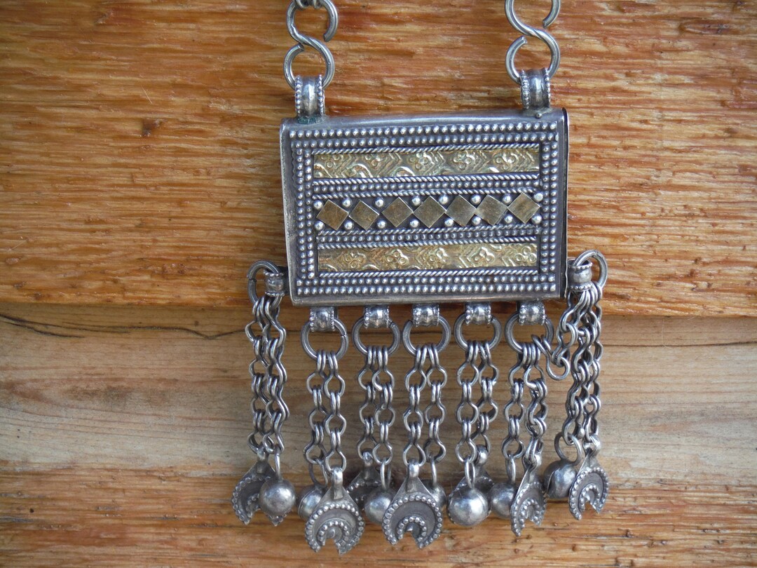 Omani Silver, Vintage Silver Omani Prayer Necklace, Qur'an Case Circa ...