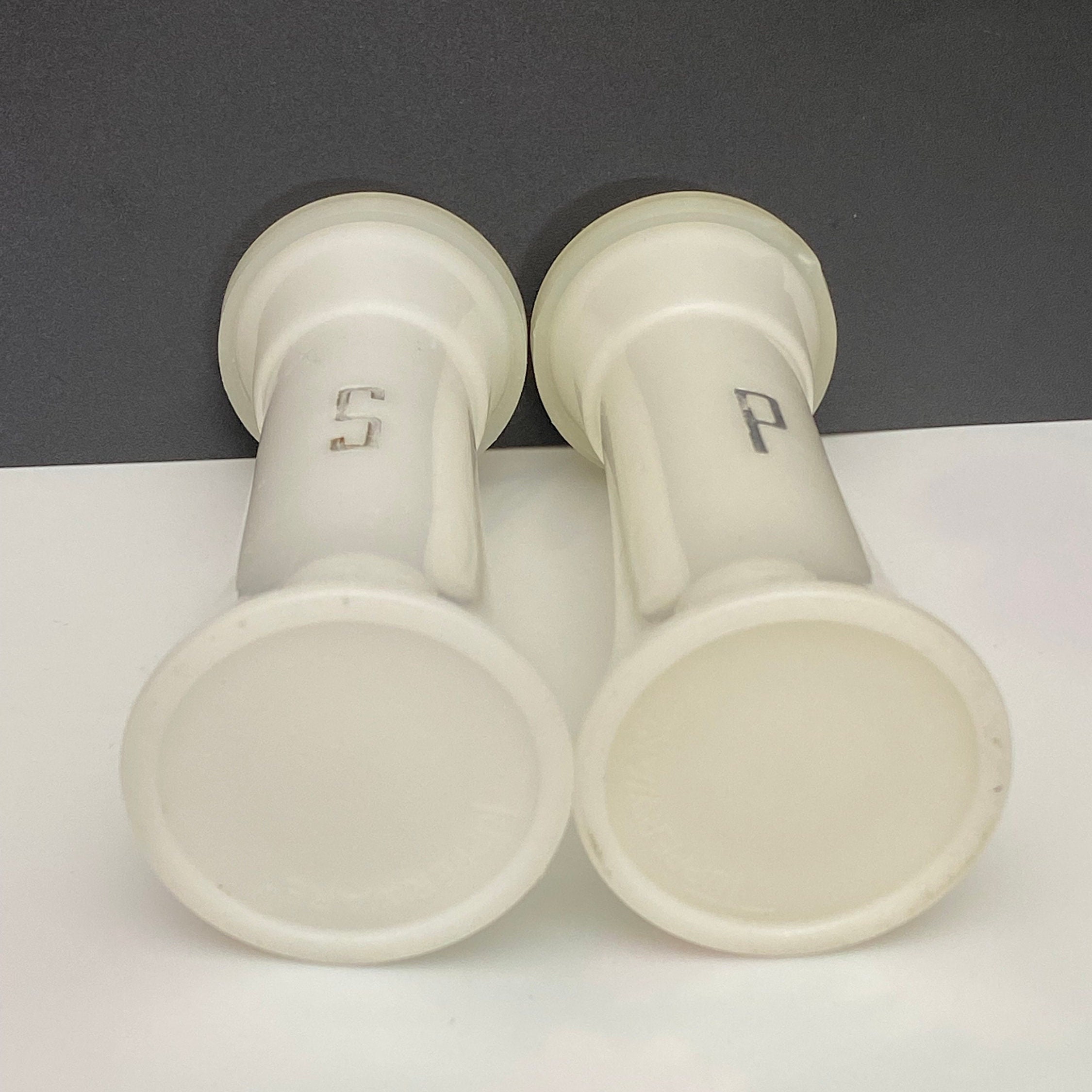 Tupperware Vintage 4.5 Salt Pepper Shakers Mid Century Kitchen Plastic ...