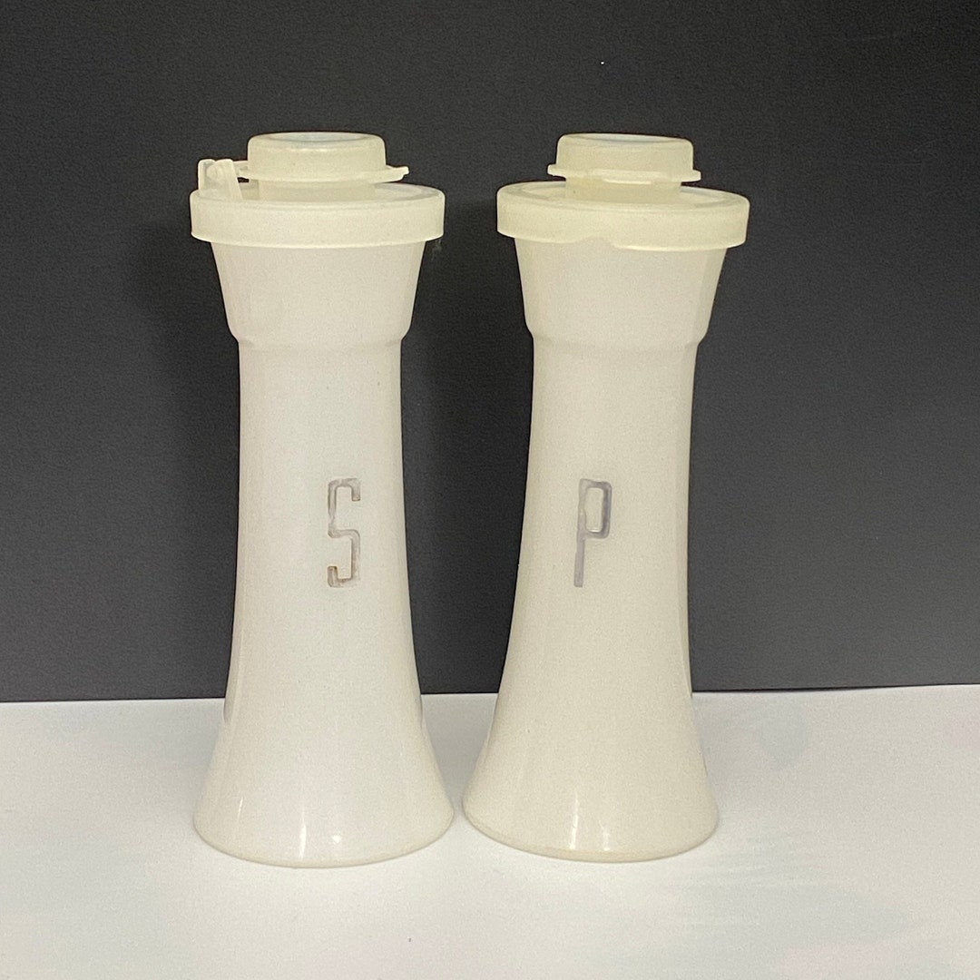 Tupperware Vintage 4.5 Salt Pepper Shakers Mid Century Kitchen Plastic ...