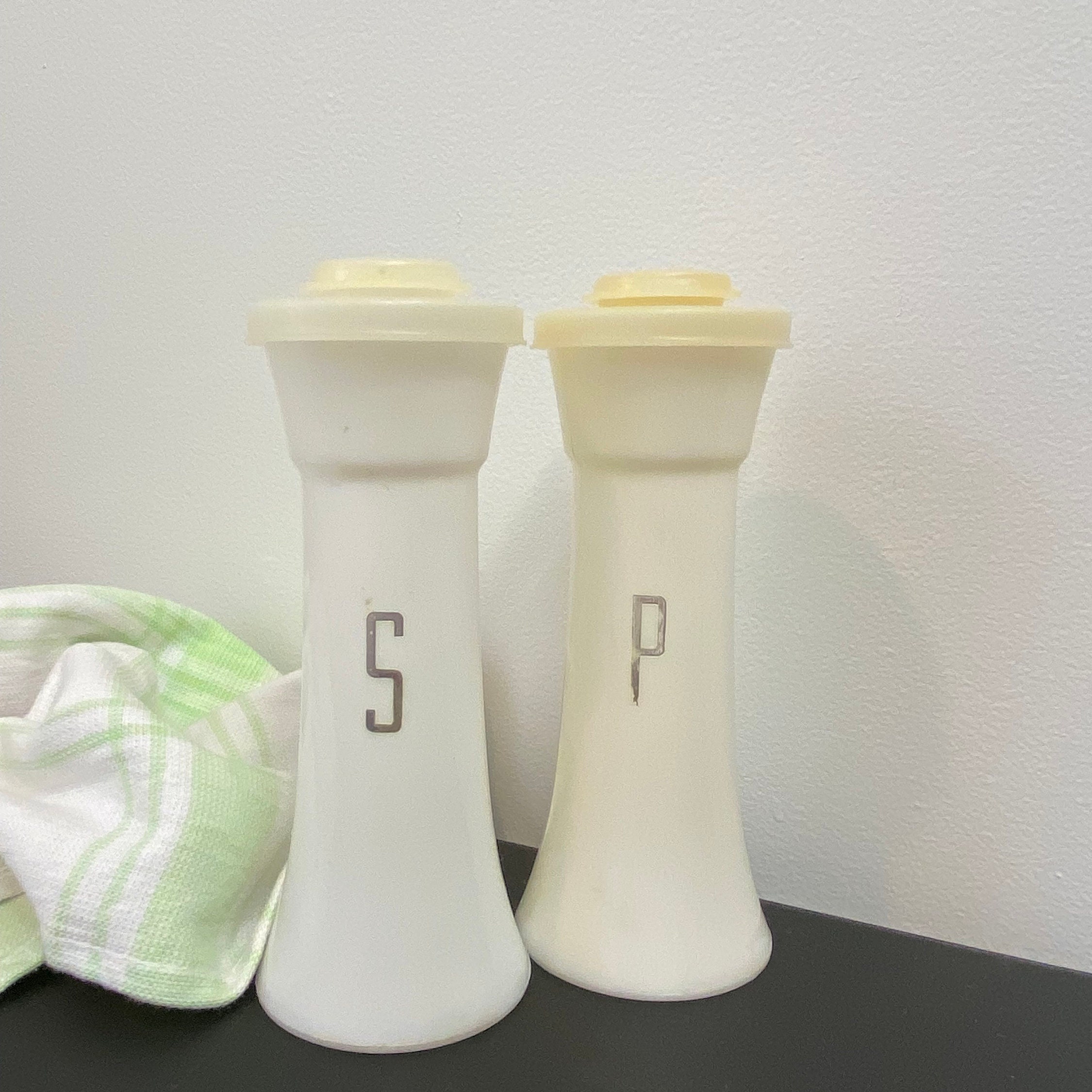 Tupperware Vintage 6 Salt Pepper Shakers Mid Century Modern Kitchen ...