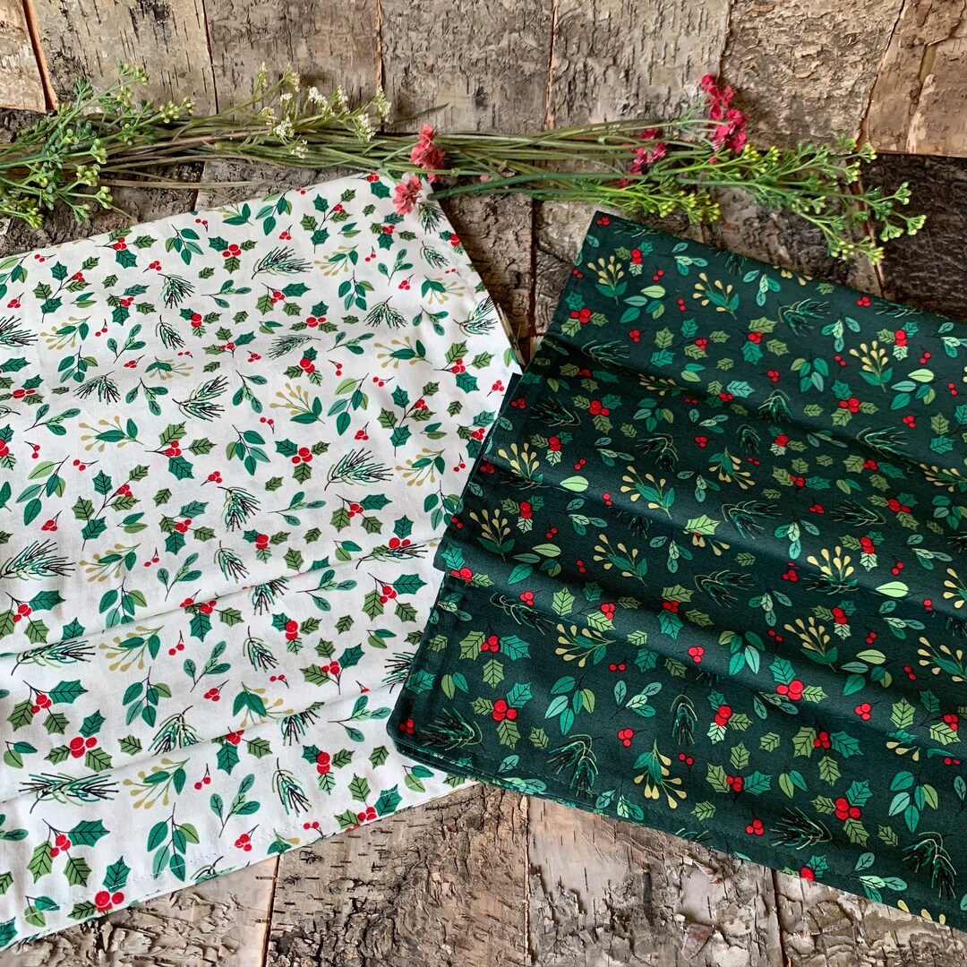 Table Runner, Christmas Holly - Etsy UK