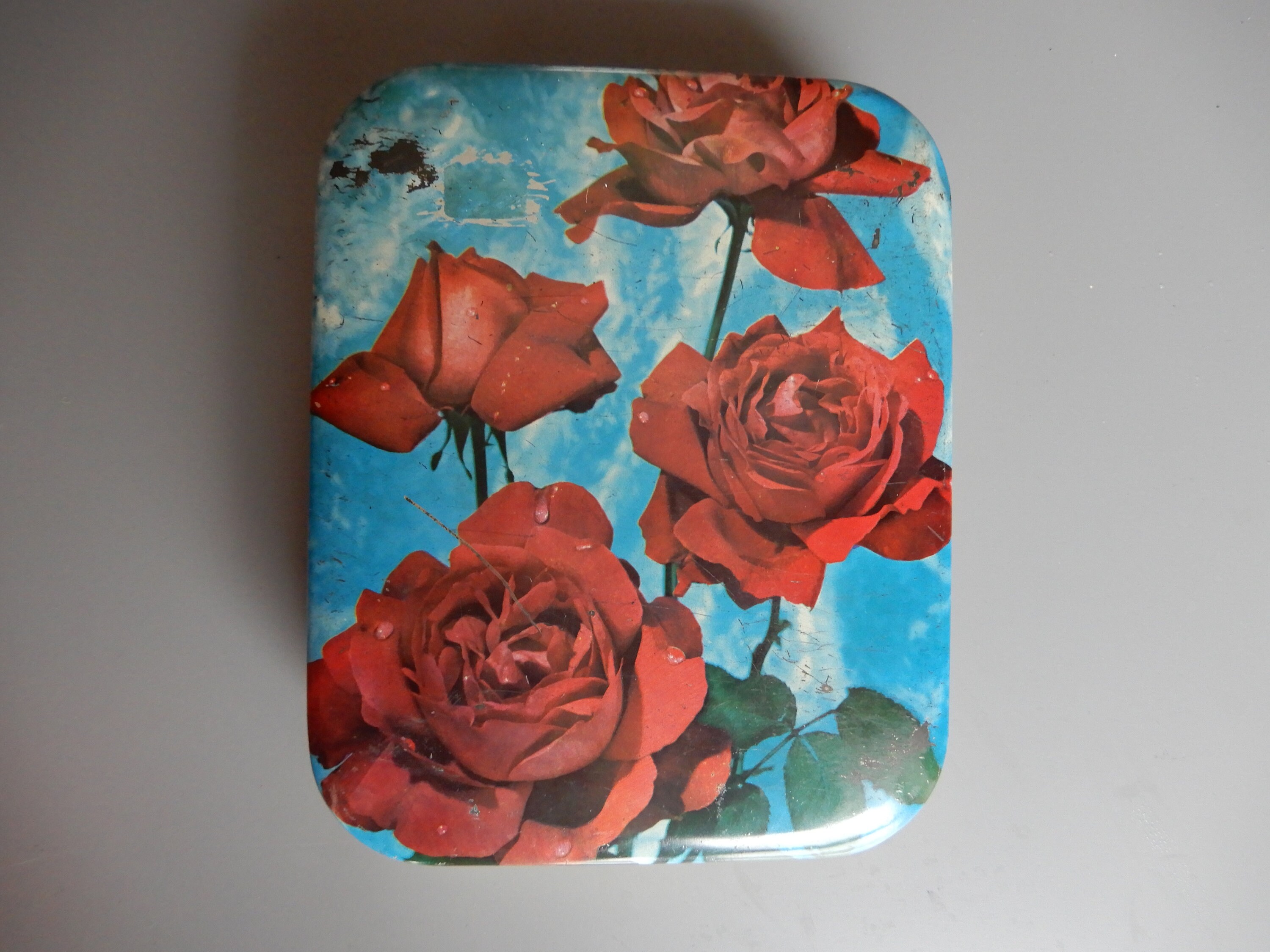 Vintage Old Red Roses Tin Heller Tin Box Candy Chocolate - Etsy
