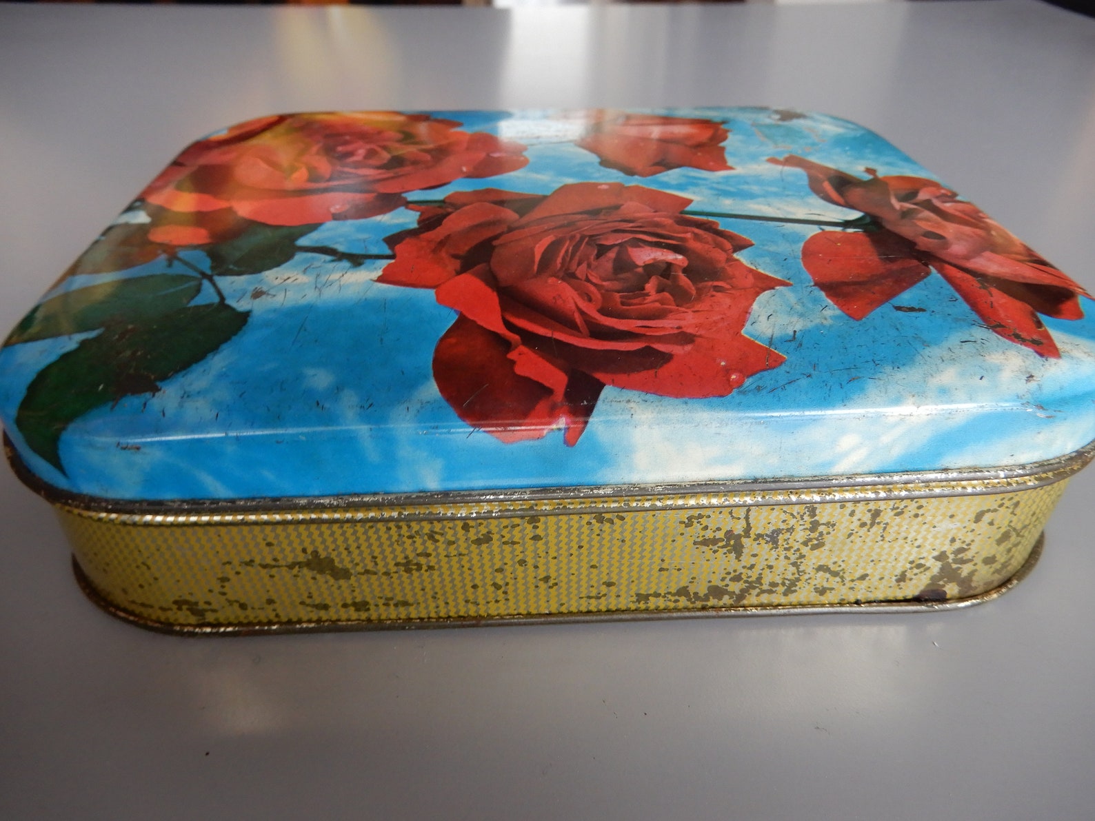 Vintage Old Red Roses Tin Heller Tin Box Candy Chocolate | Etsy
