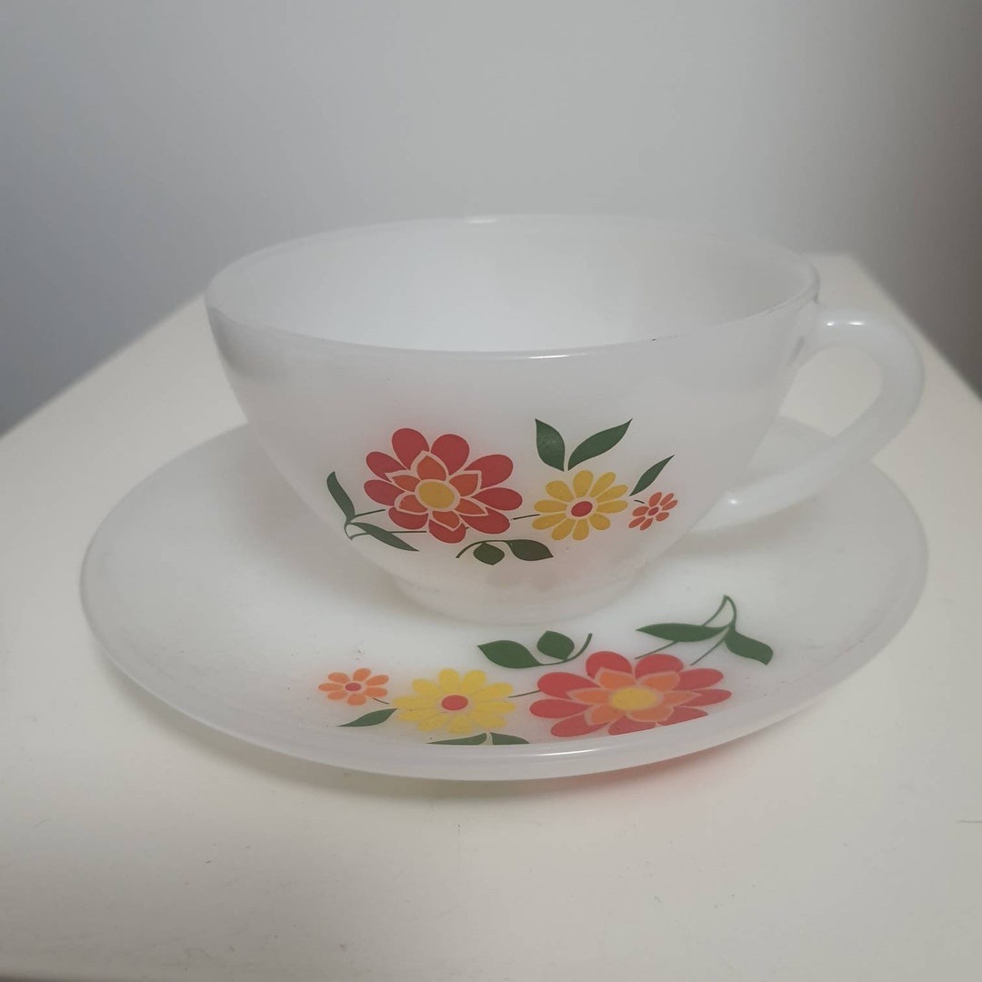Vintage Big Teacup and Saucer by Arcopal Daisies Daisy Print Retro 70s ...