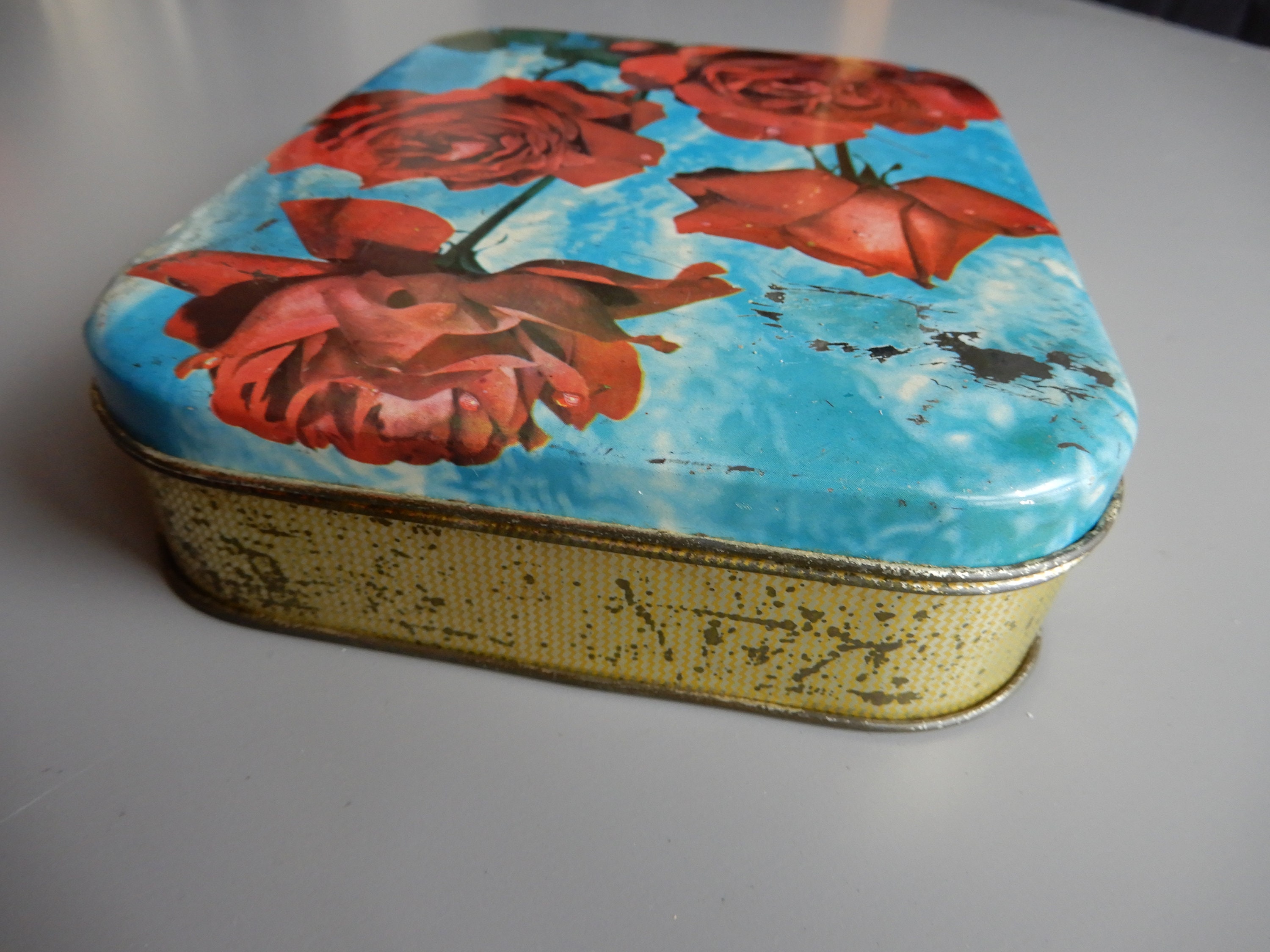 Vintage Old Red Roses Tin Heller Tin Box Candy Chocolate - Etsy