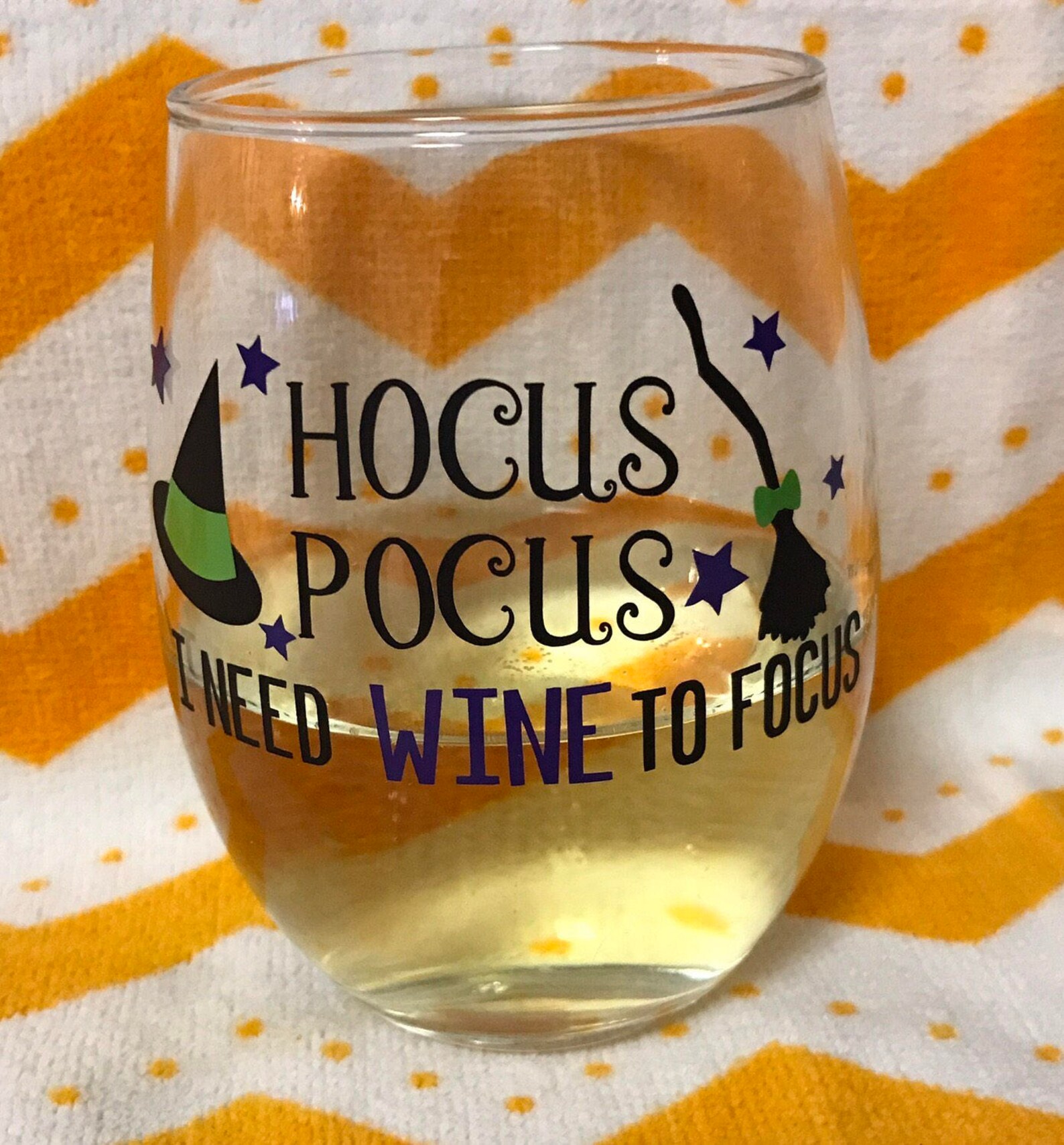 Halloween Wine Glass/hocus Pocus I Need Wine to Focus - Etsy