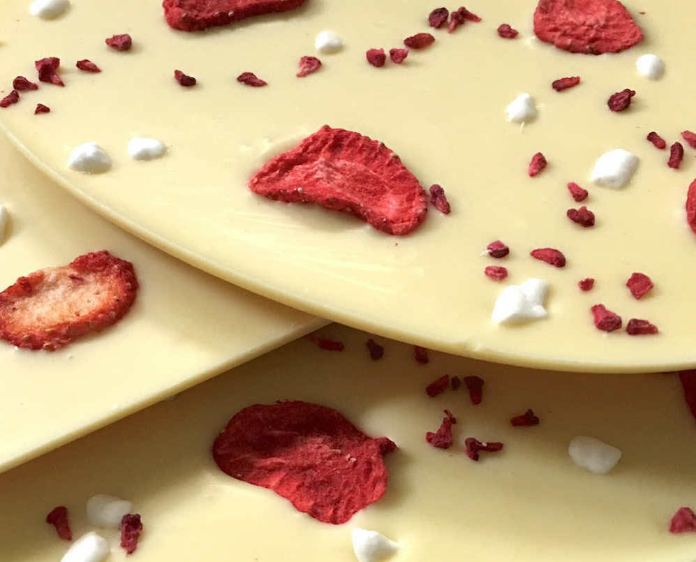 3 x VERY BERRY White chocolate Bars with strawberries | Etsy