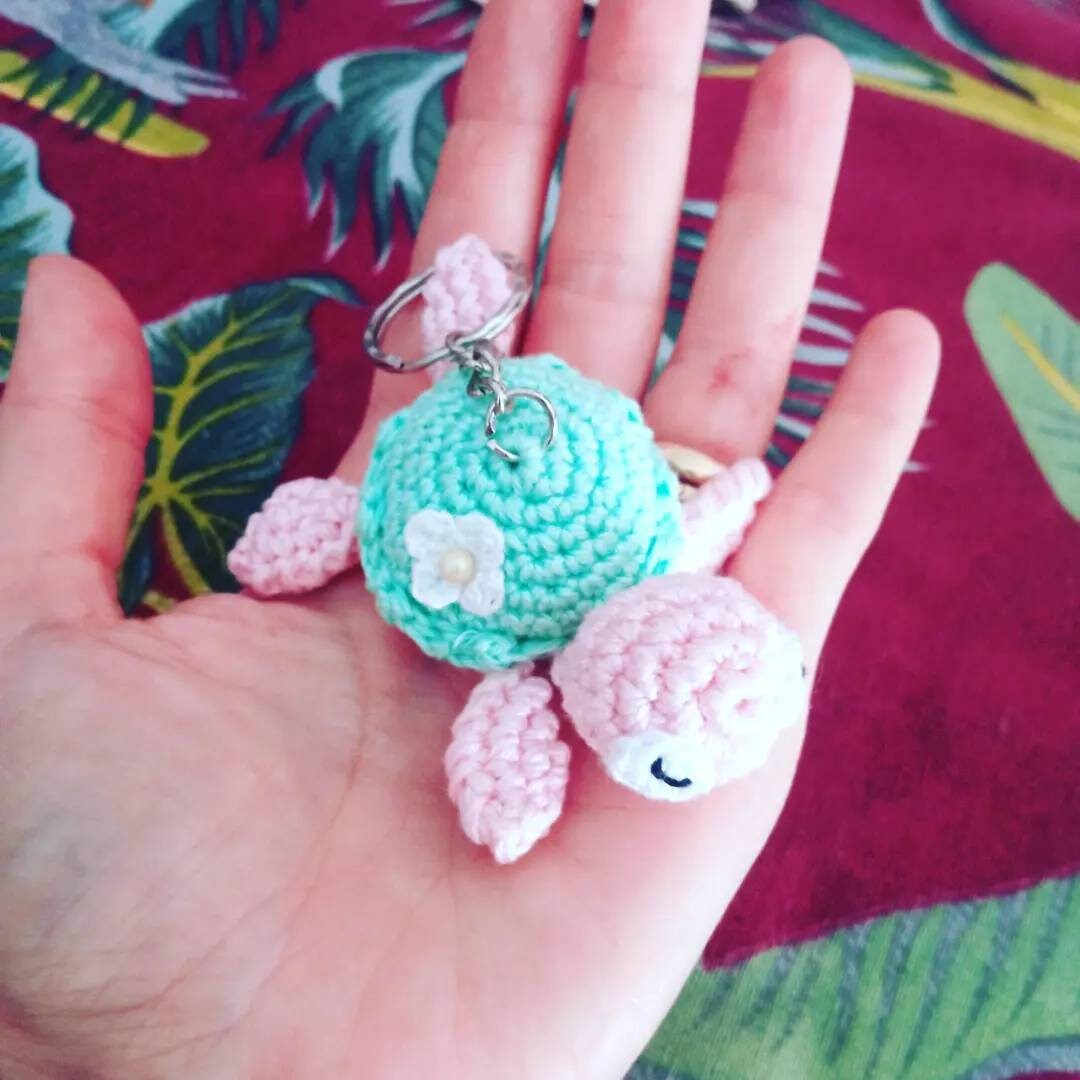 Crochet Sea Turtle Amigurumi Key Ring Wedding Favors, Flower With Bead ...