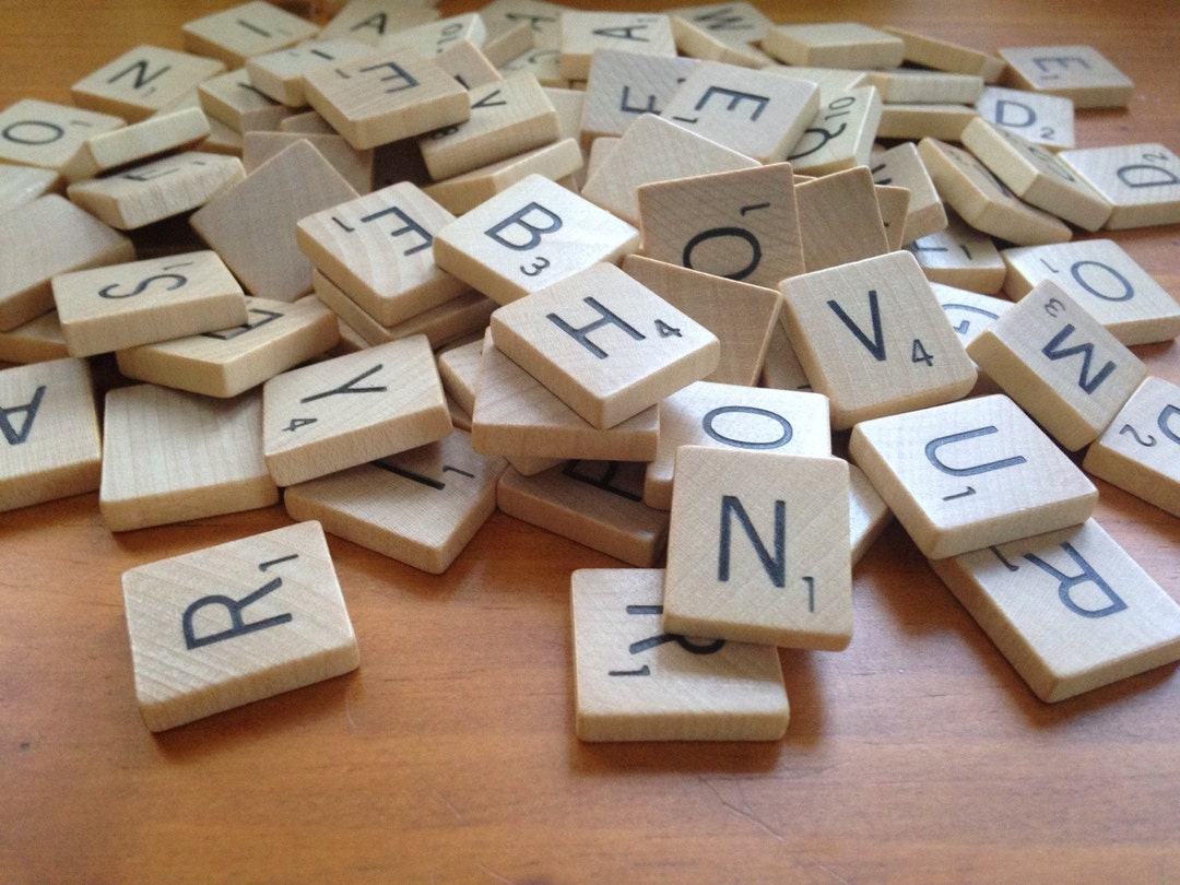 Fichas de Scrabble, letras antiguas de Scrabble, materiales de arte ...