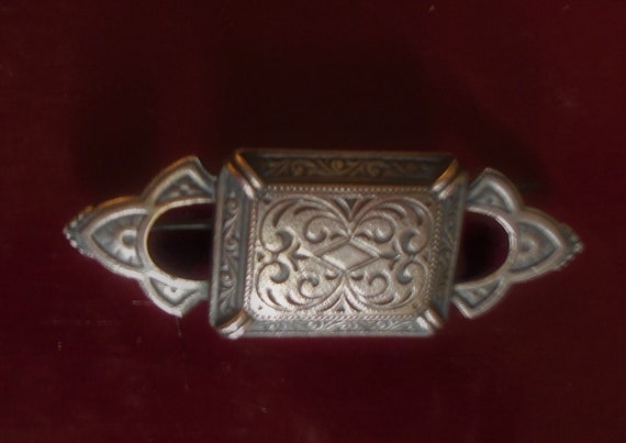 SILVER PIN BROOCH Embossed Bar Style Signed Vintage V… - Gem