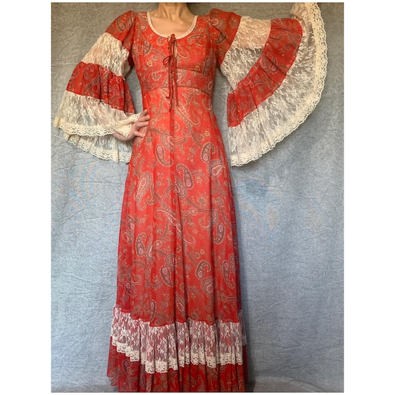 70s Vintage Rare Gunne Sax Maxi Gown//1970s Red Paisl… - Gem