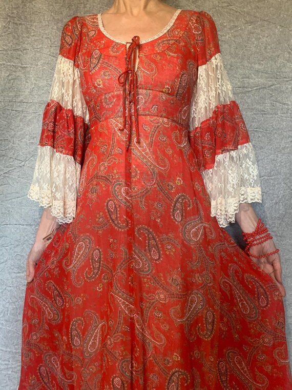 70s Vintage Rare Gunne Sax Maxi Gown//1970s Red Paisl… - Gem
