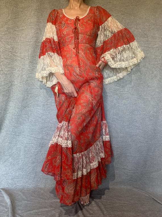 70s Vintage Rare Gunne Sax Maxi Gown//1970s Red Paisl… - Gem
