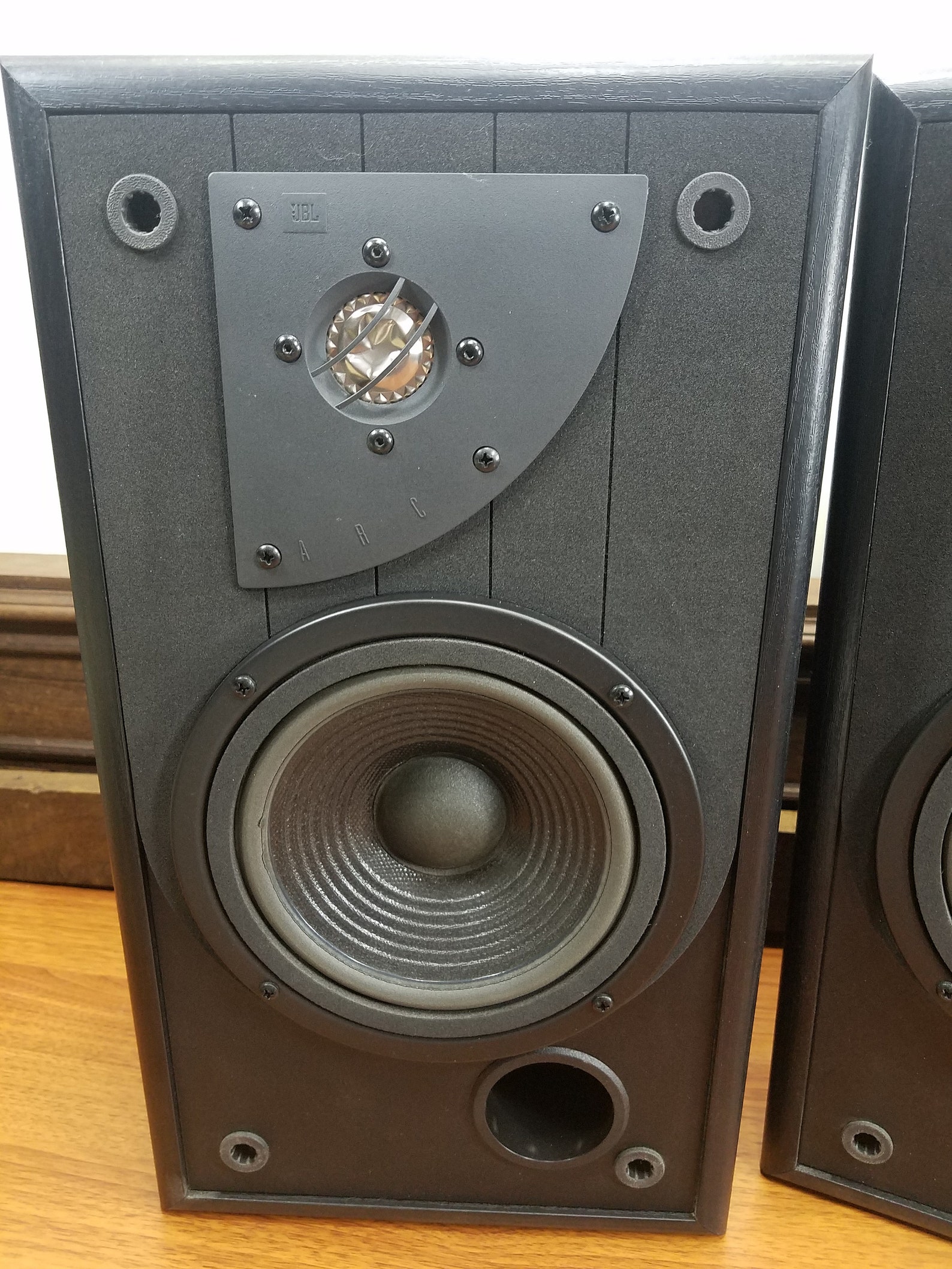 JBL LXE330 Two-way Bookshelf Speaker Set 200 Watts at 8 Ohms Made in ...