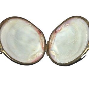 Vintage Clam Shell Hinged Coin Change Purse Trinket Holder or Ring ...