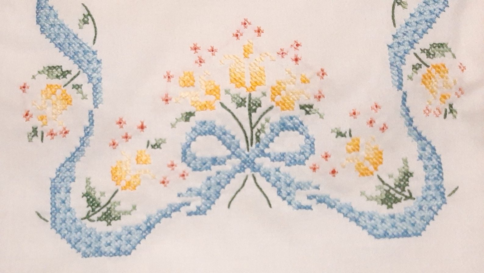 Vintage Hand Embroidered Table Runner Daffodils - Etsy