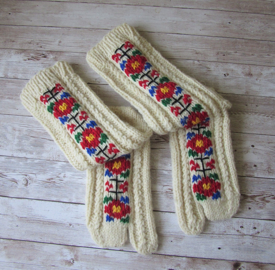 Embroidered Wool Tabi Socks: Japanese Split Toe Flip Flop Socks - Etsy