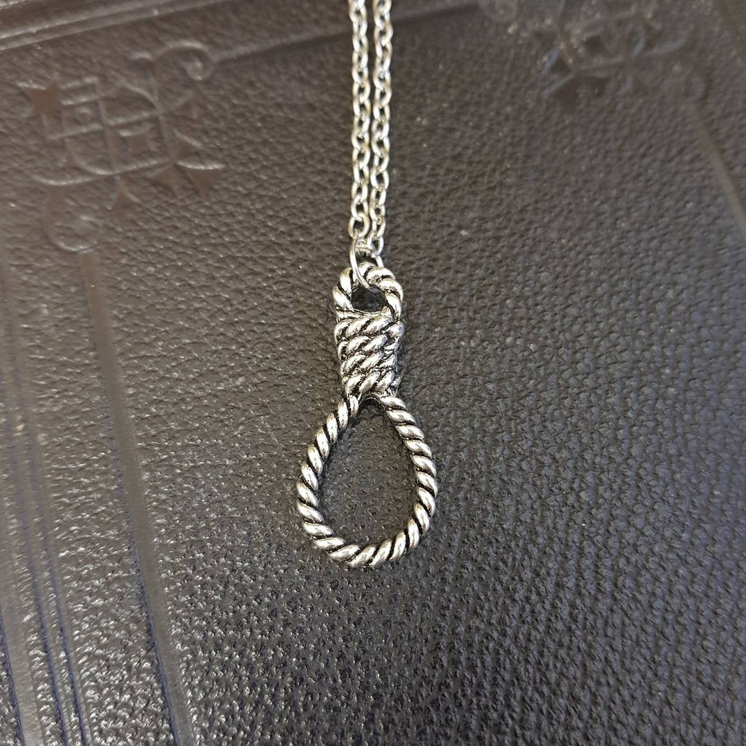 Noose Pendant Necklace - Etsy UK