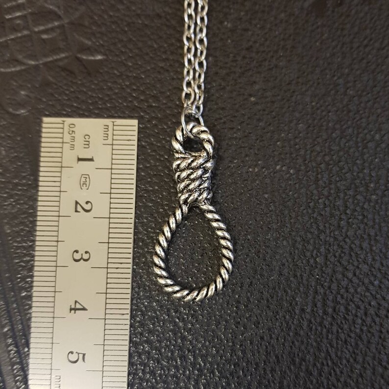 Noose Pendant Necklace - Etsy UK