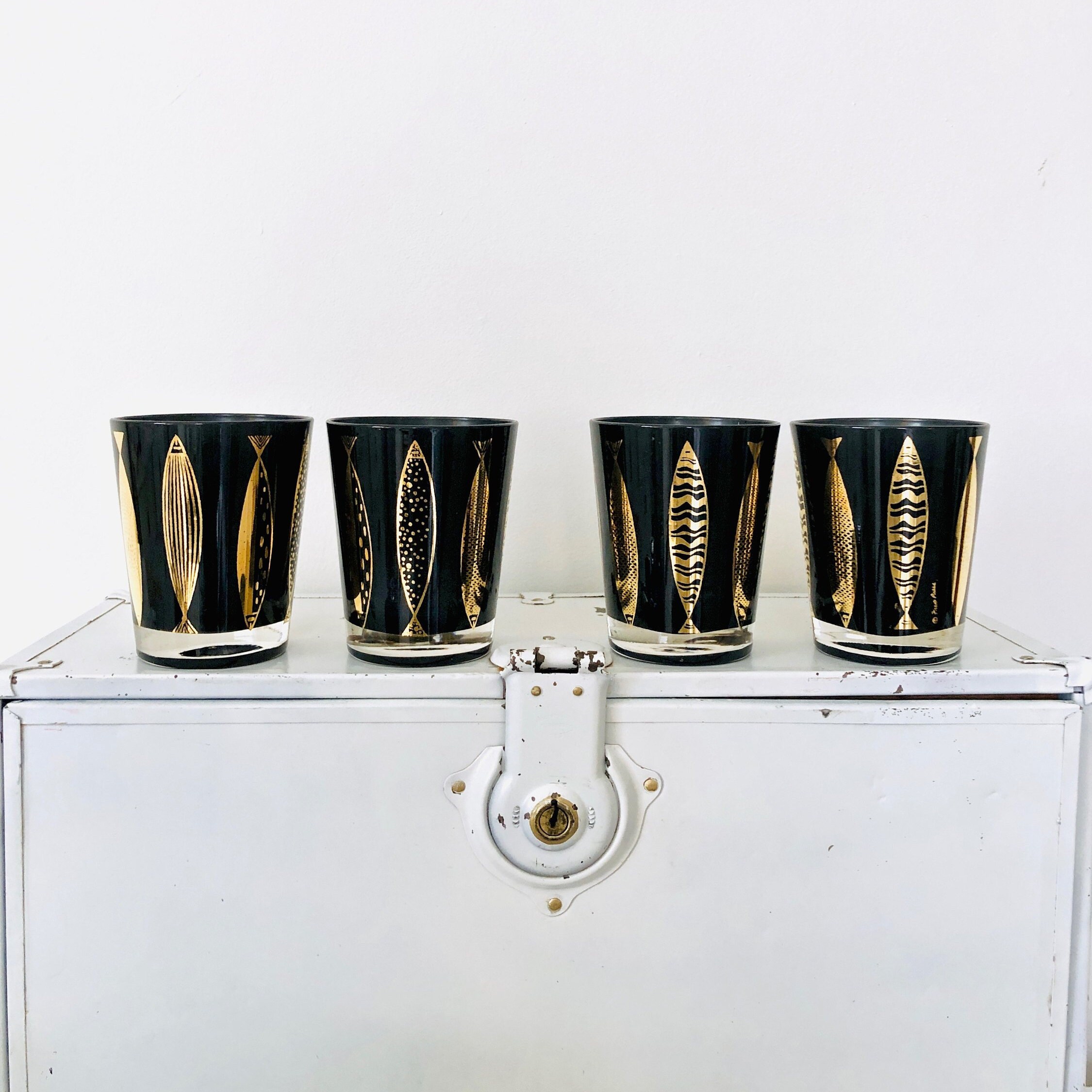 Instant Bar Incredible 16-piece Fred Press Atomic Fish Black and Gold ...