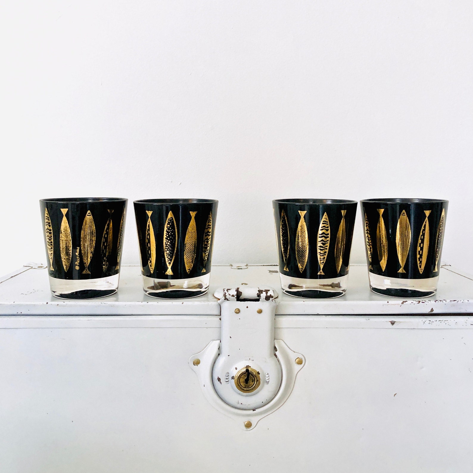 Instant Bar Incredible 16-piece Fred Press Atomic Fish Black and Gold ...