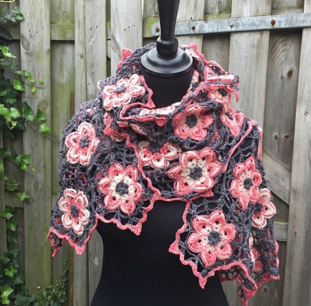 The Coral Flower Shawl - Crochet Pattern by Atelier Sopra - Etsy