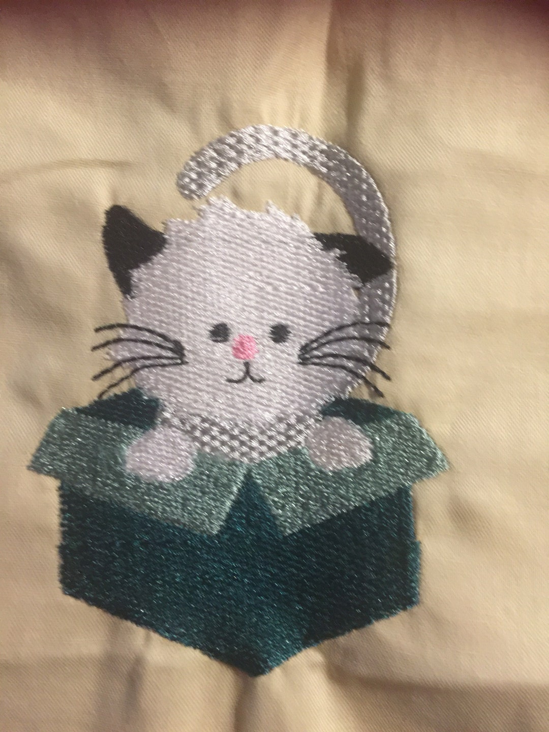Embroidery Design of Cat in a Box - Etsy