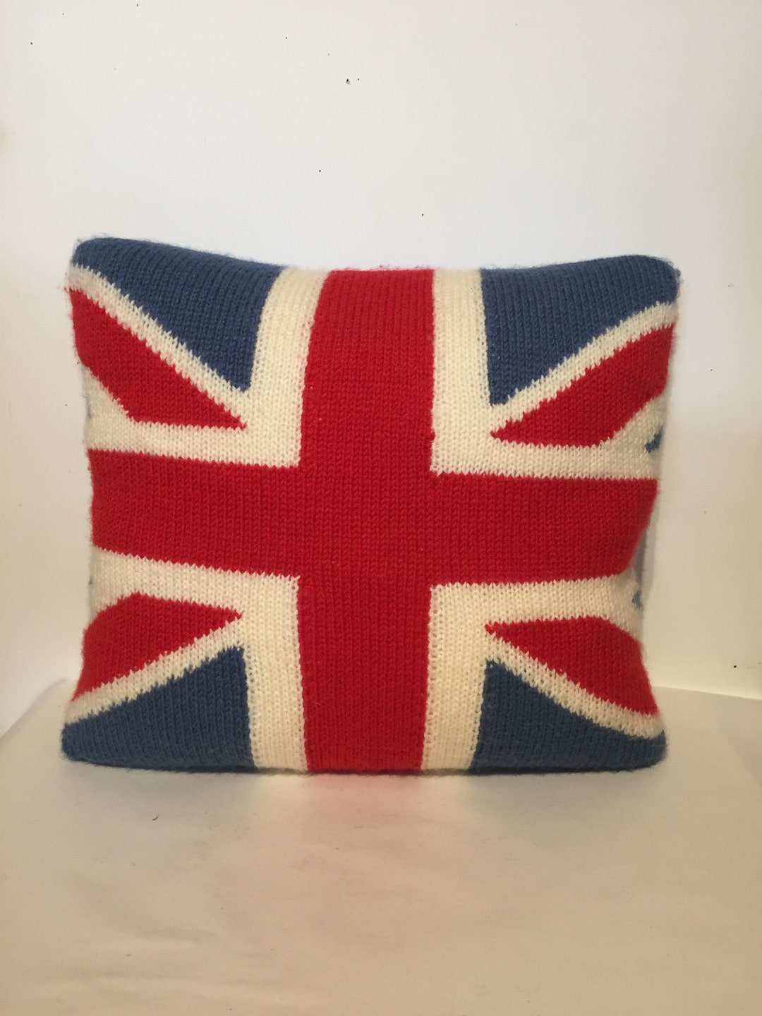 British Hand Knitted Union Jack Pillow - Cojín - Etsy España