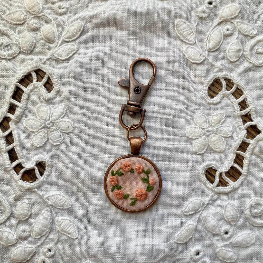 Embroidery Keychain, Handmade Embroidery, Mini Embroidery, Flowers ...