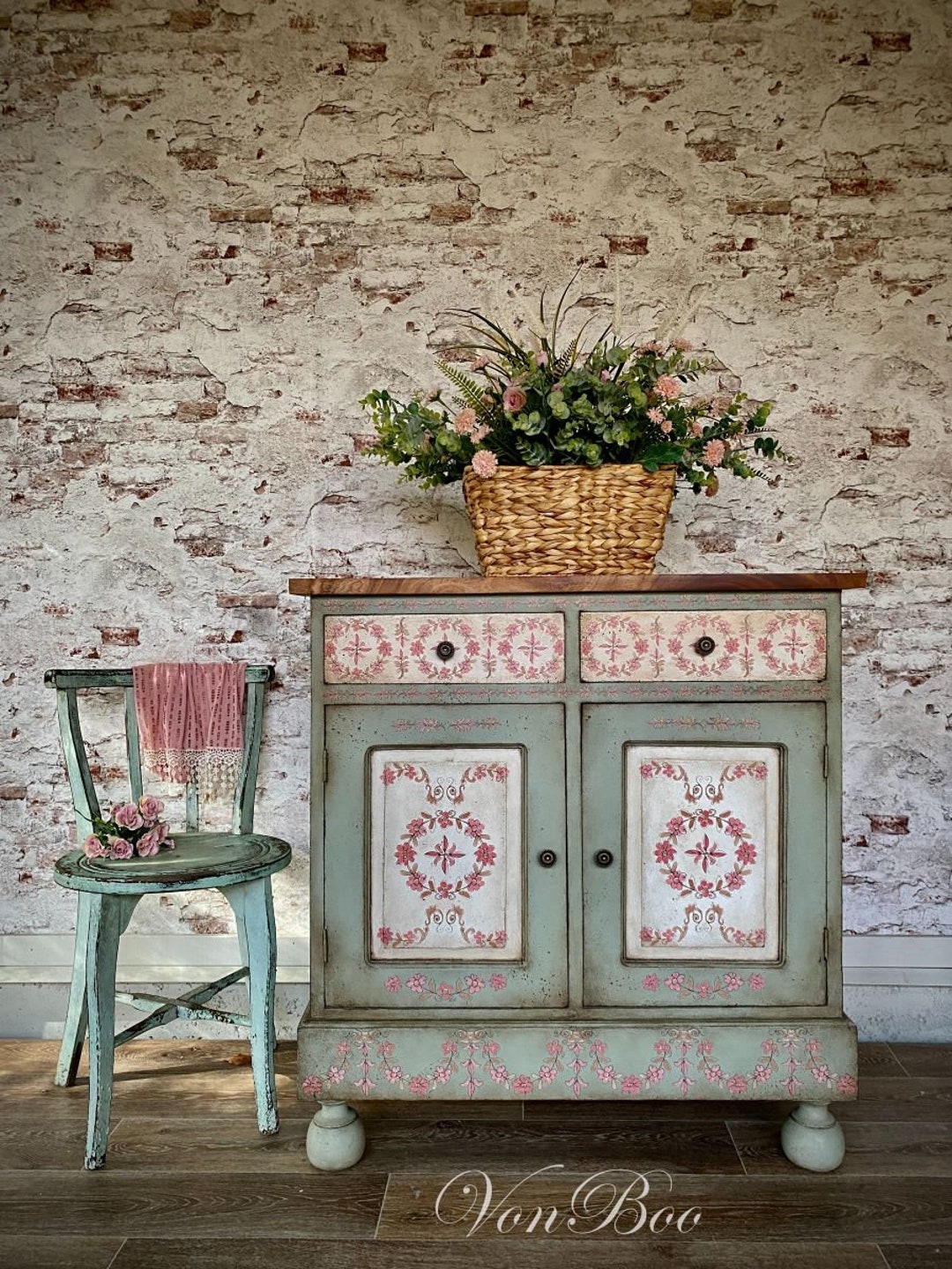 Annie Sloan Flower Garland Redesign With Prima Decor Transfer Furniture ...