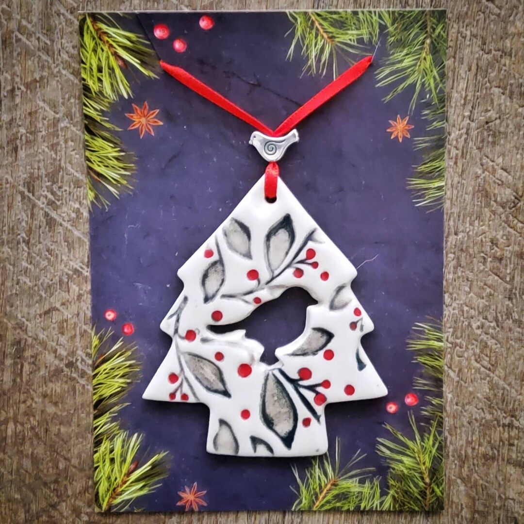 Tassie Berry Embossed Porcelain Tree Ornament W/ Handpainted Green Leaf ...