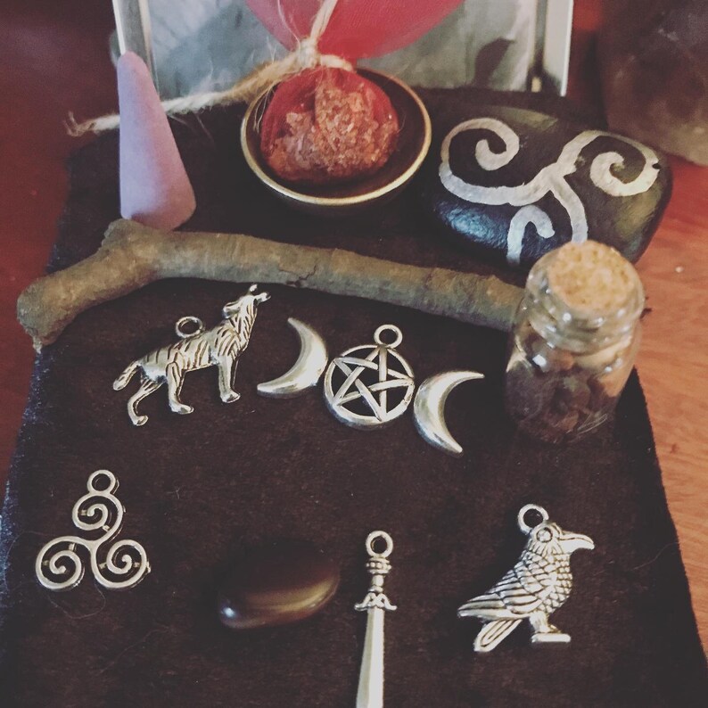 Morrigan Altar, Shrine - Etsy