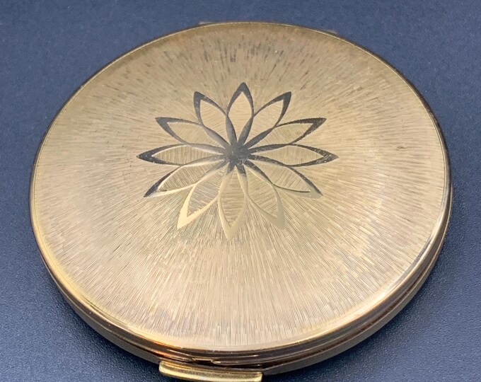 Vintage Stratton Gold Tone Compact . Made in England. - Etsy