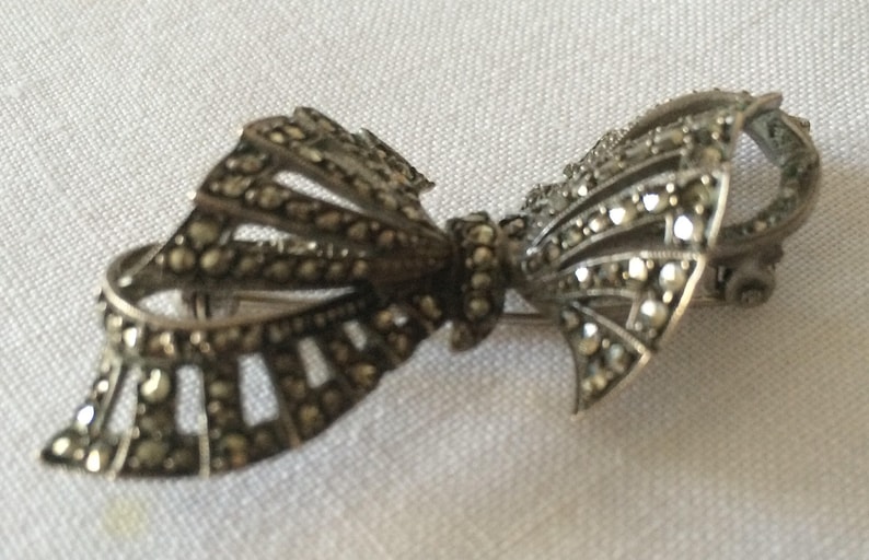 Vintage Marcasite Bow Brooch/pin Set in Silver Tone Metal. - Etsy