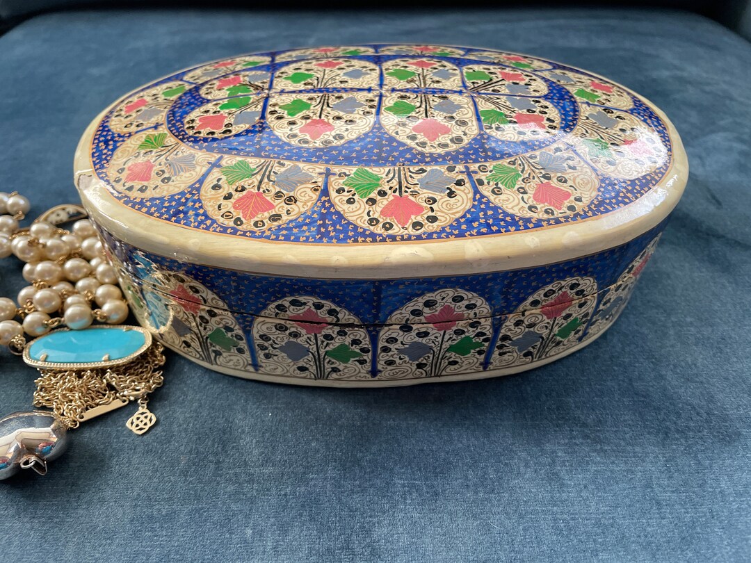 Vintage Oval Shaped Lacquered Box. Pretty Blue, Pink and White Floral ...