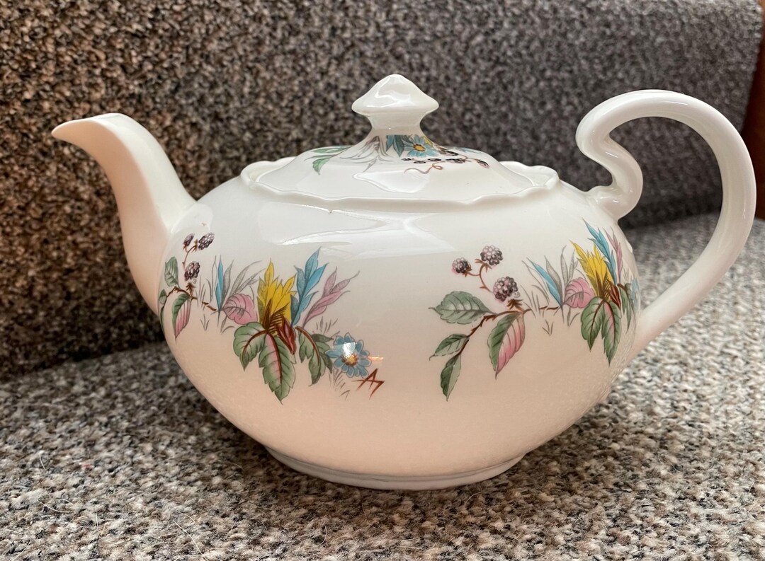 Aynsley Bone China Oval Teapot. Pretty Hedgerow and Bramble Pattern ...