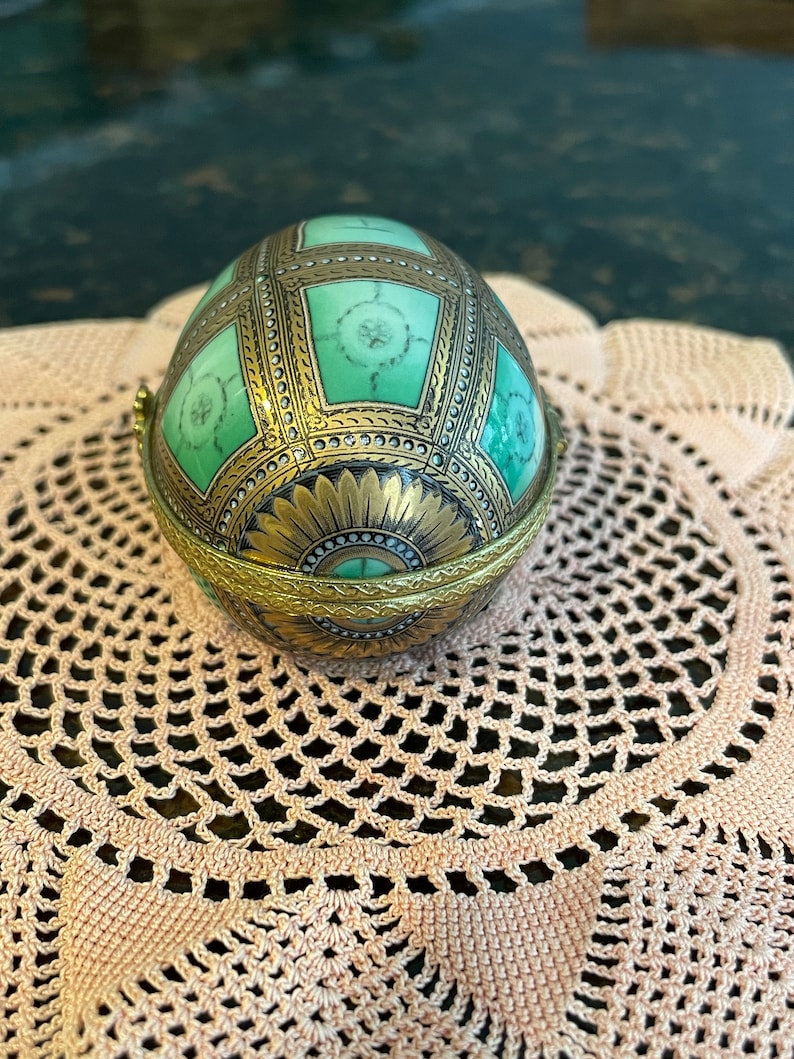 DIANTI Porcelain Hand Painted Palm Tree Egg Casket Box, Green and Gold ...